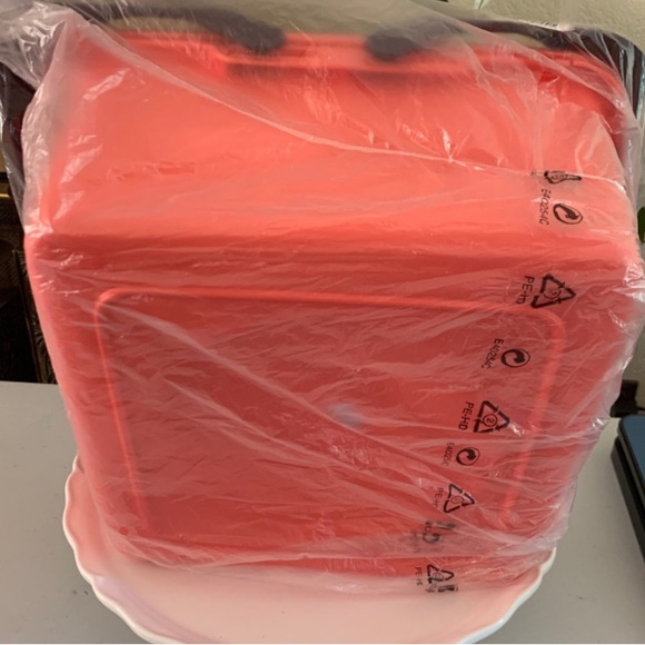 Tupperware | Kitchen | Tupperware Porta Breadpicnic Square Kimchi ...